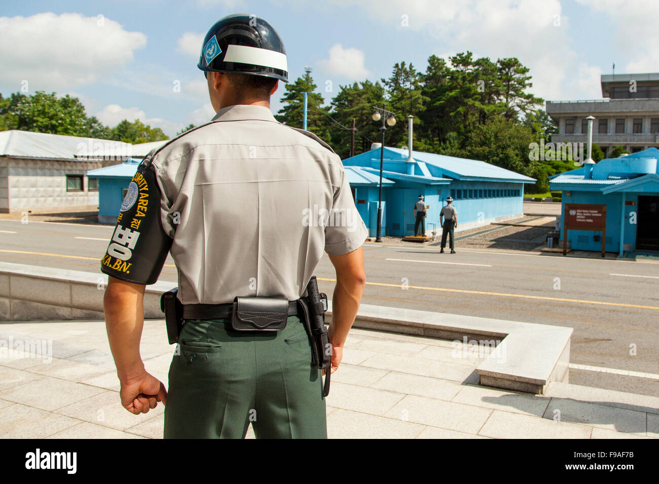 Stand guard hi-res stock photography and images - Alamy