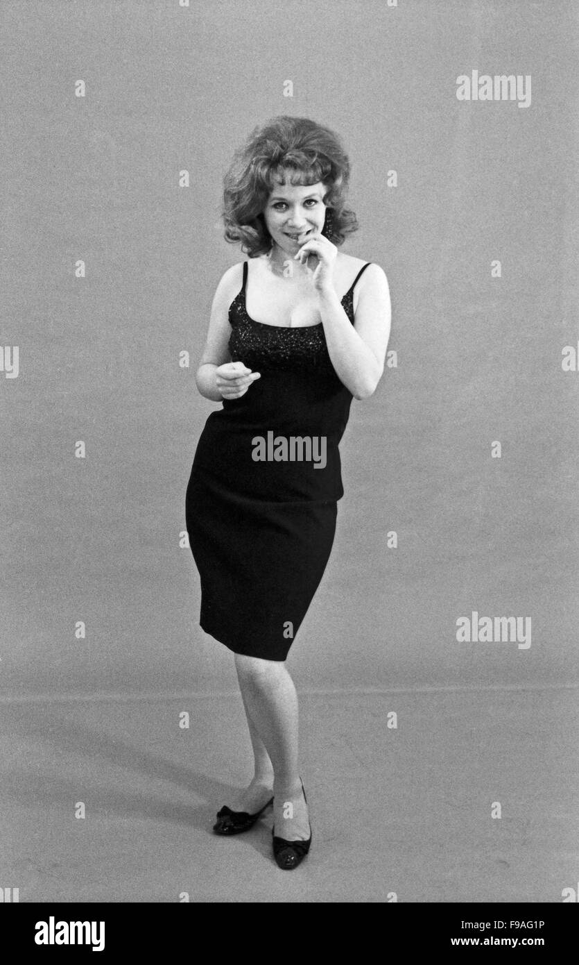 Deutsche Sängerin und Schauspielerin Lotti Krekel, Deutschland 1960er ...