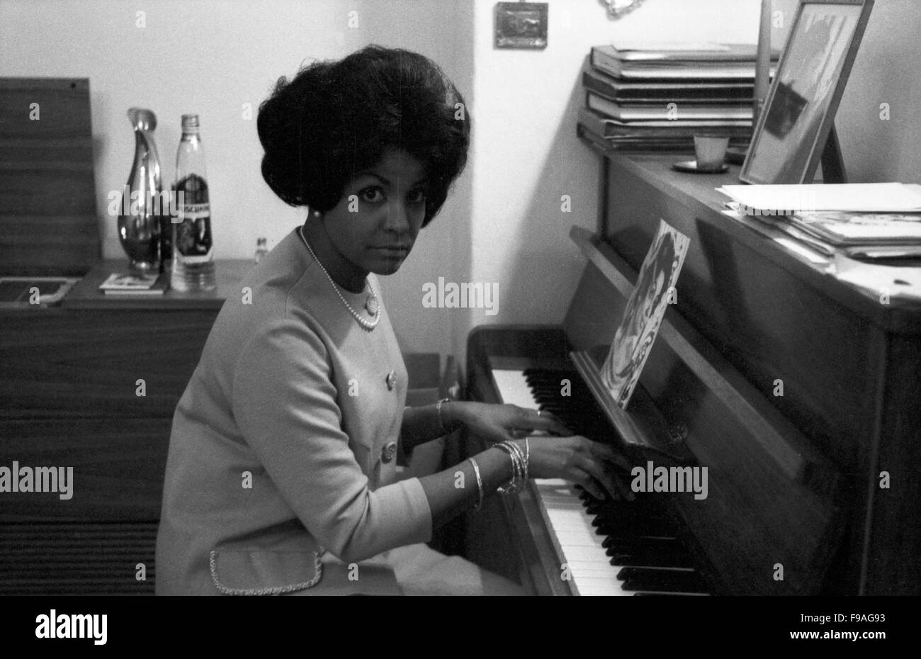 Karibische Schlagersängerin Mona Baptiste, Deutschland 1960er Jahre ...