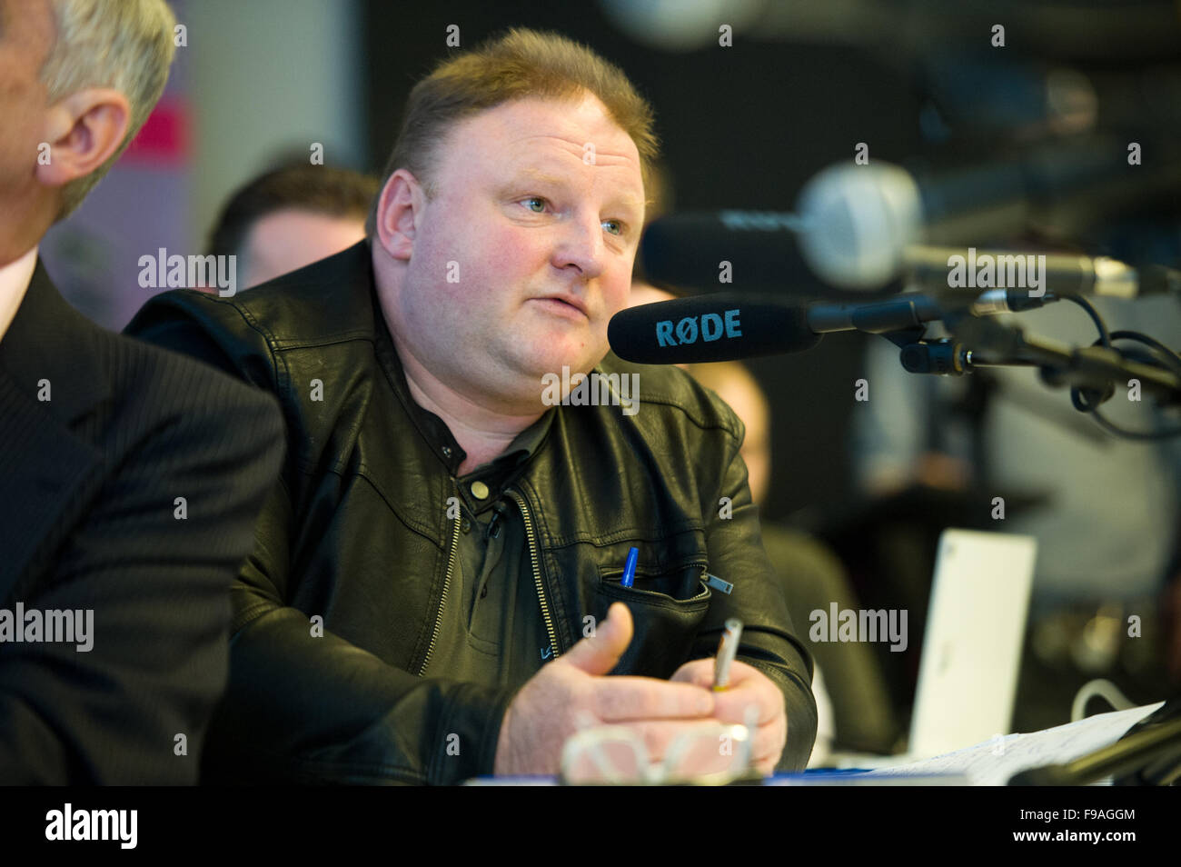 Pictured in gold hi-res stock photography and images - Alamy