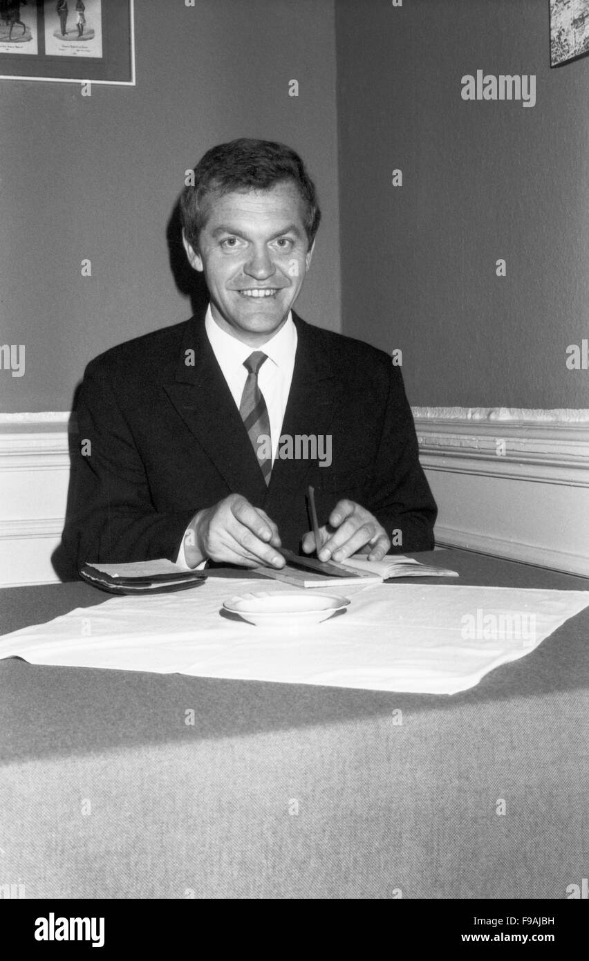 Joe Raphael in Baden Baden, Deutschland 1960er Jahre. Jeoe Raphael at ...