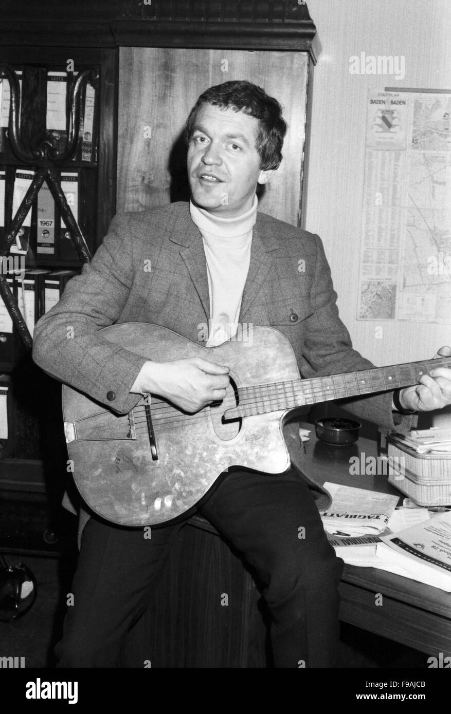 Joe Raphael in Baden Baden, Deutschland 1960er Jahre. Jeoe Raphael at ...