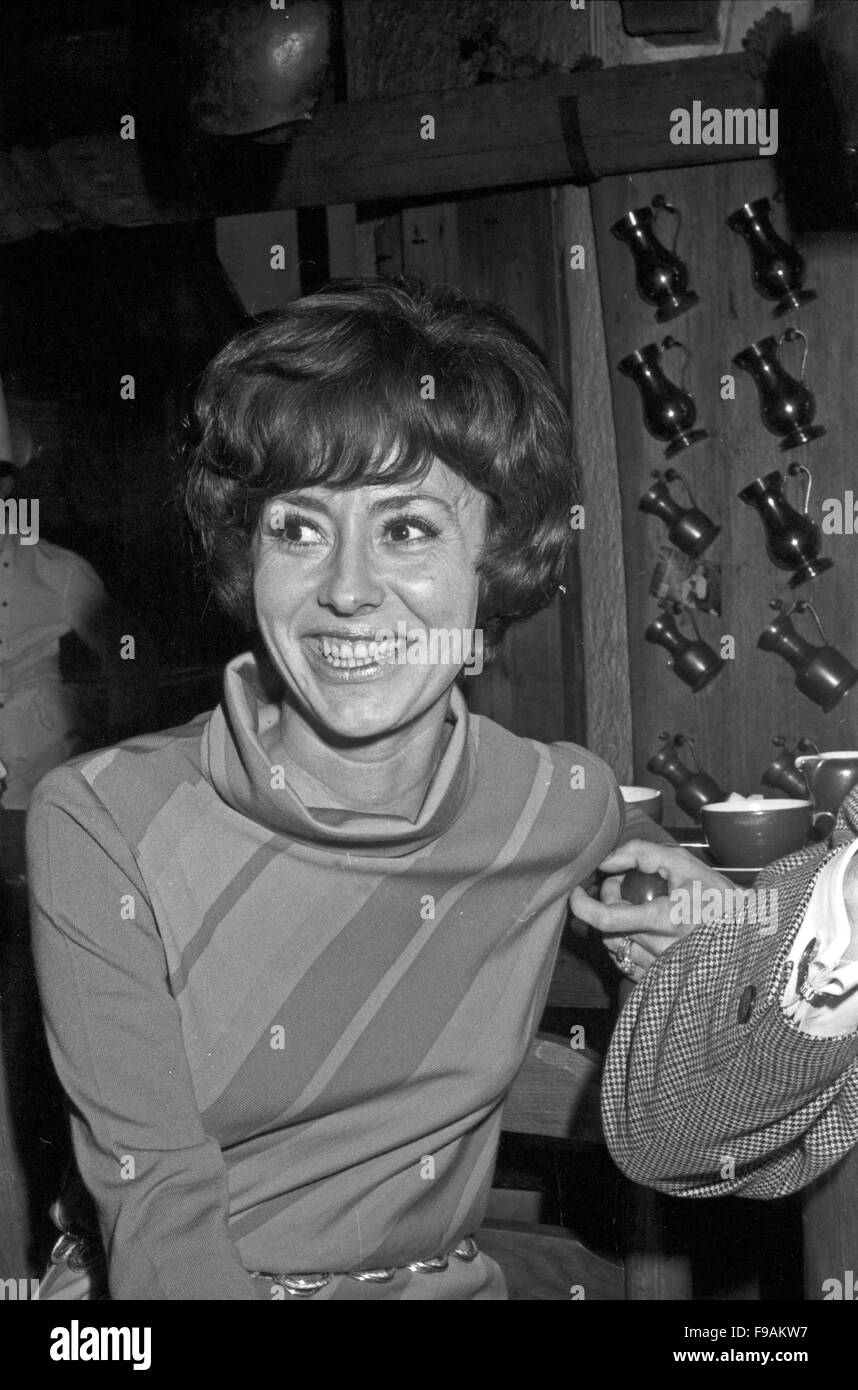 Internationale Sängerin Caterina Valente mit Michael Pfleghar, Eric van ...