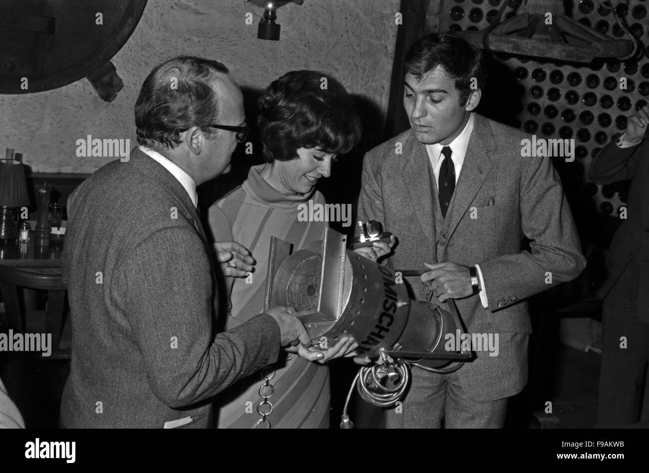 Internationale Sängerin Caterina Valente mit Michael Pfleghar, Eric van ...