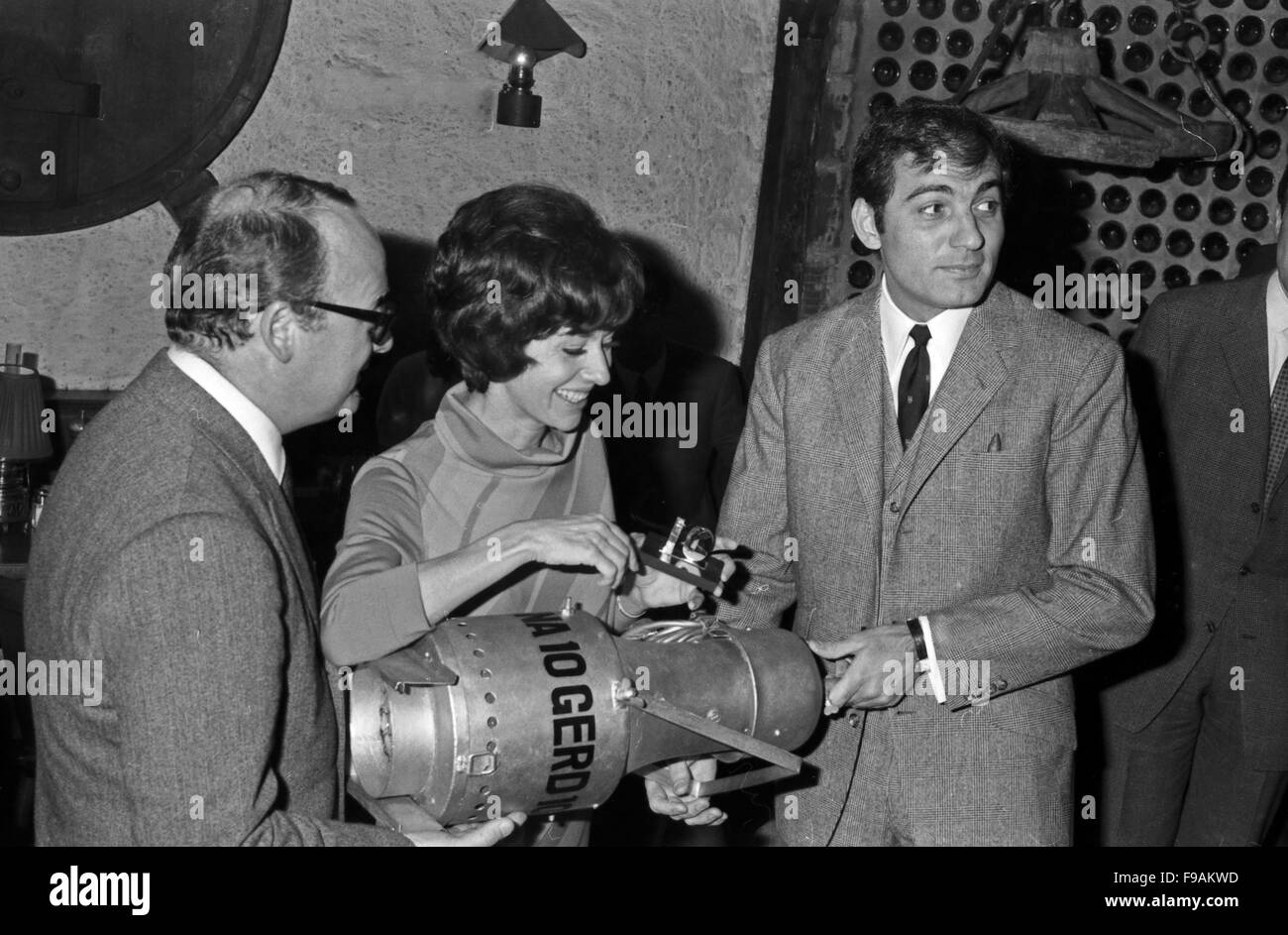 Internationale Sängerin Caterina Valente mit Michael Pfleghar, Eric van ...