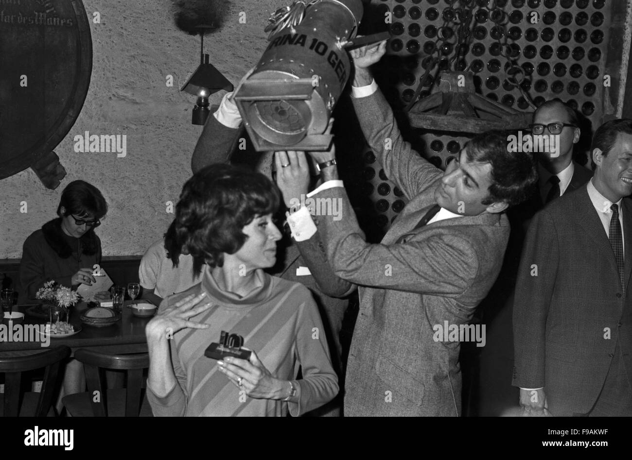 Internationale Sängerin Caterina Valente mit Michael Pfleghar, Eric van ...