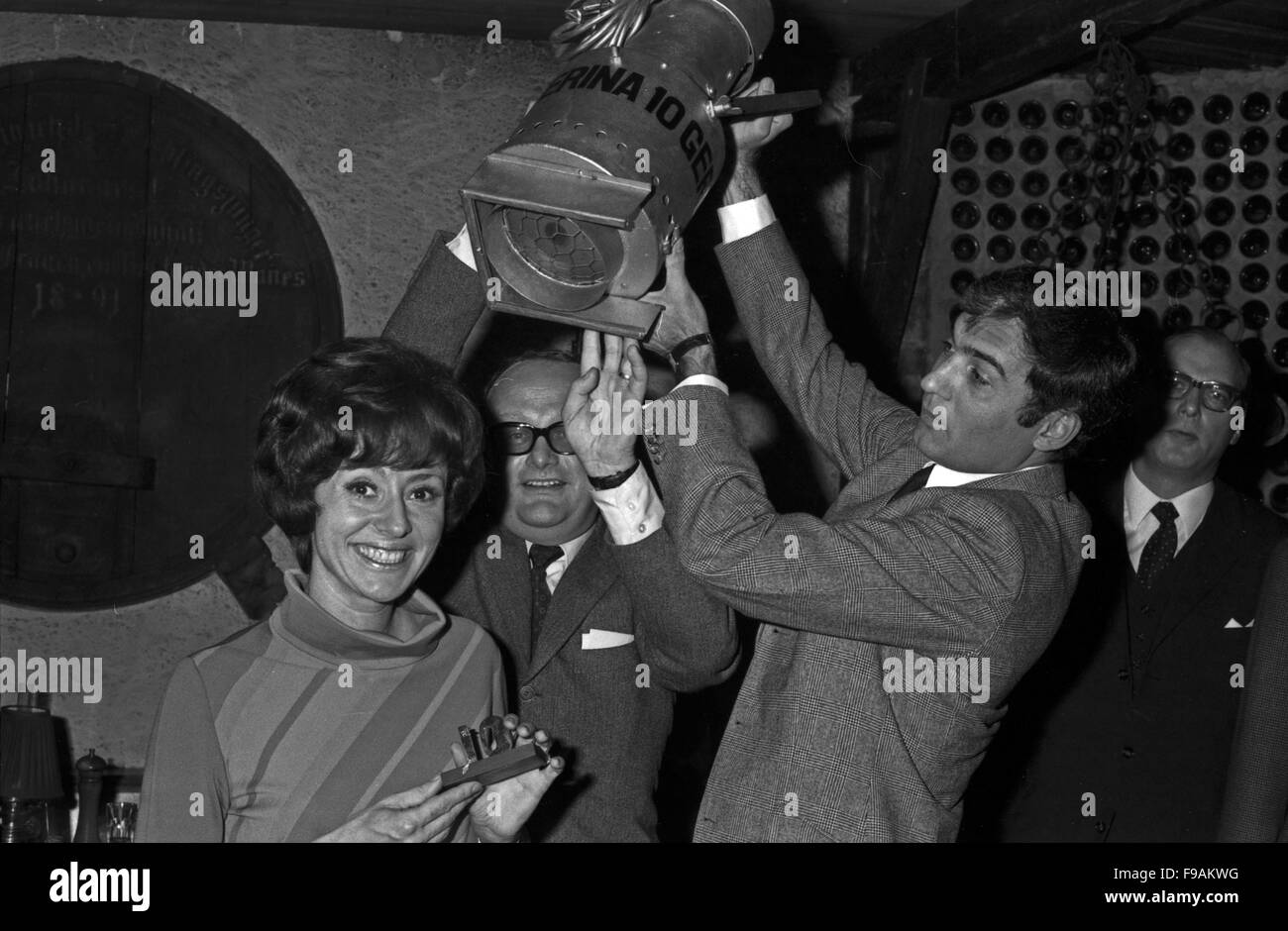 Internationale Sängerin Caterina Valente mit Michael Pfleghar, Eric van ...