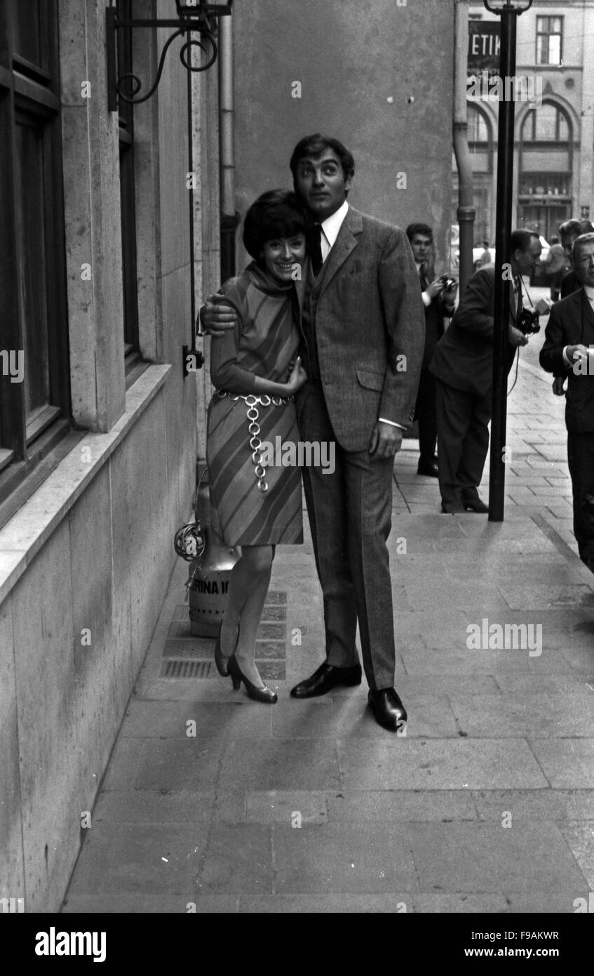 Internationale Sängerin Caterina Valente mit Michael Pfleghar, Eric van ...