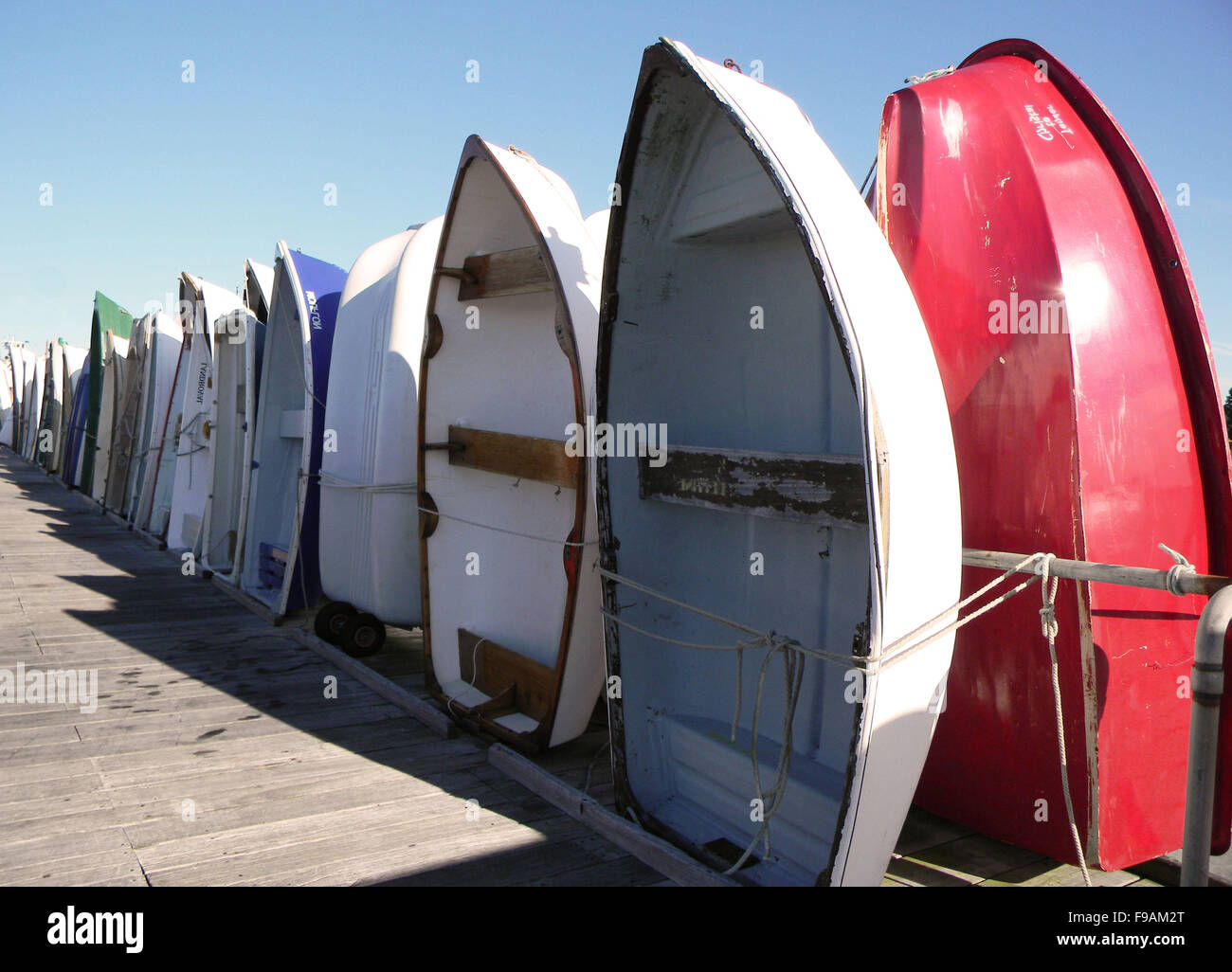 Boat pontoon hi-res stock photography and images - Alamy