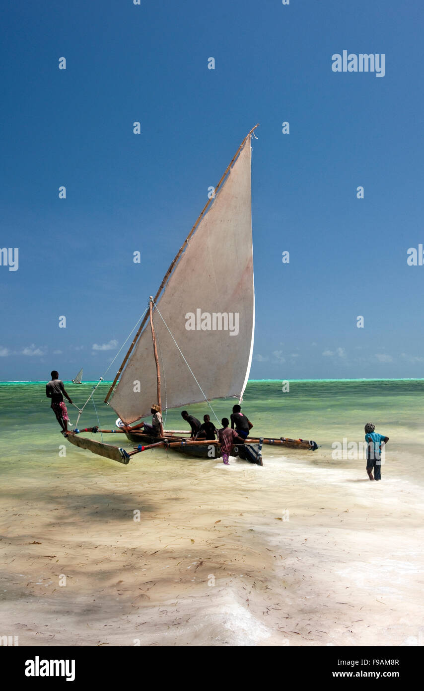 East african dhow hi-res stock photography and images - Alamy