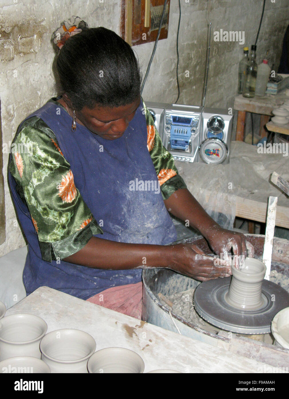 Potter at Dedza Pottery Malawi Stock Photo - Alamy