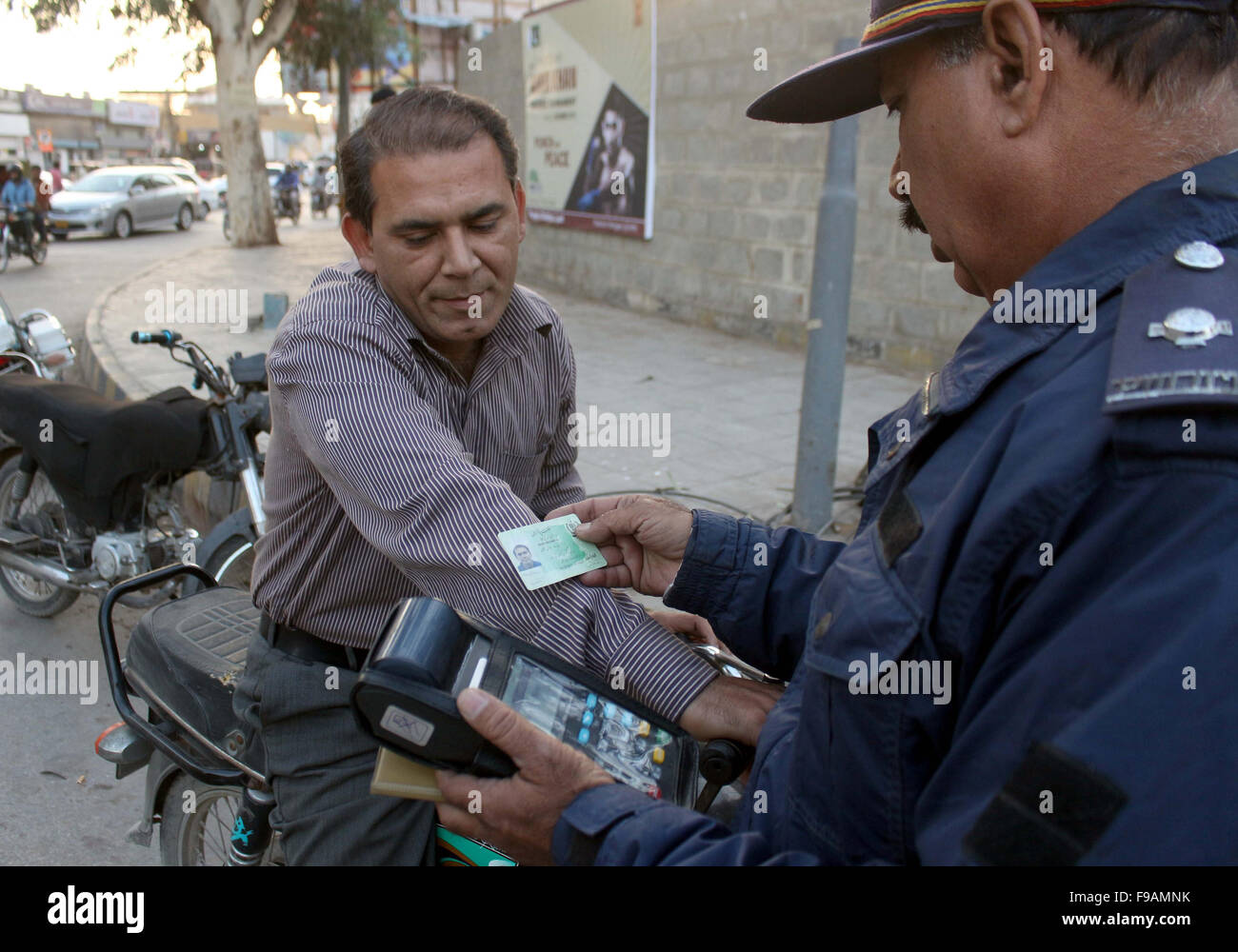 Traffic police sergeant issuing E-Challan to motorist violet traffic ...
