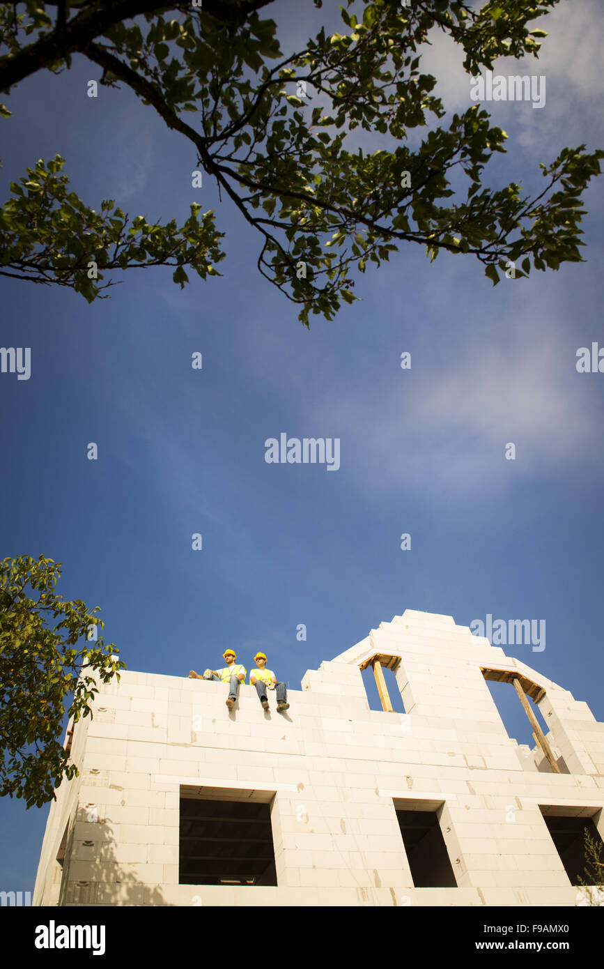 Construction Contractors building a big new home Stock Photo - Alamy