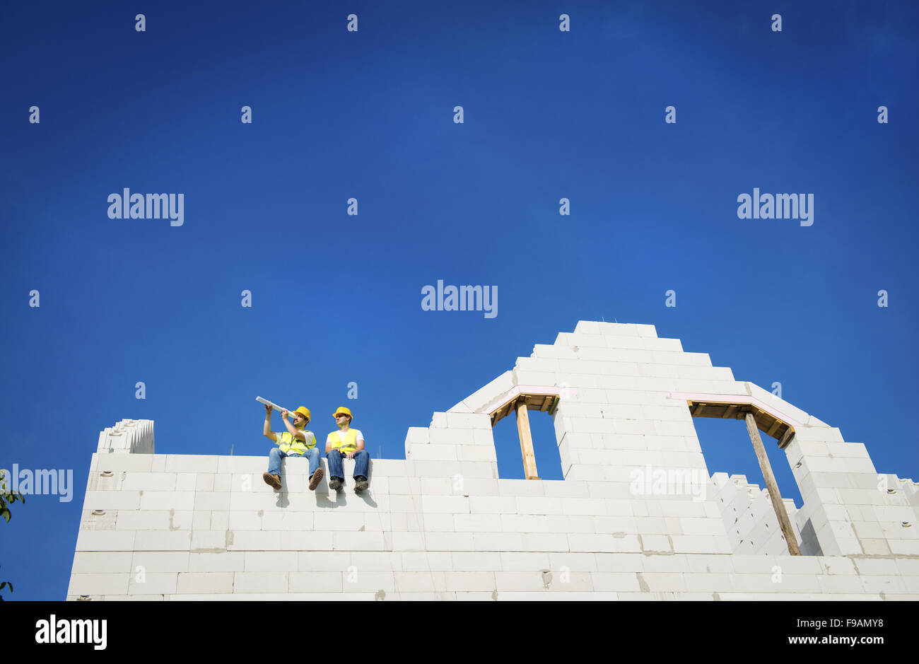 Construction Contractors building a big new home Stock Photo - Alamy