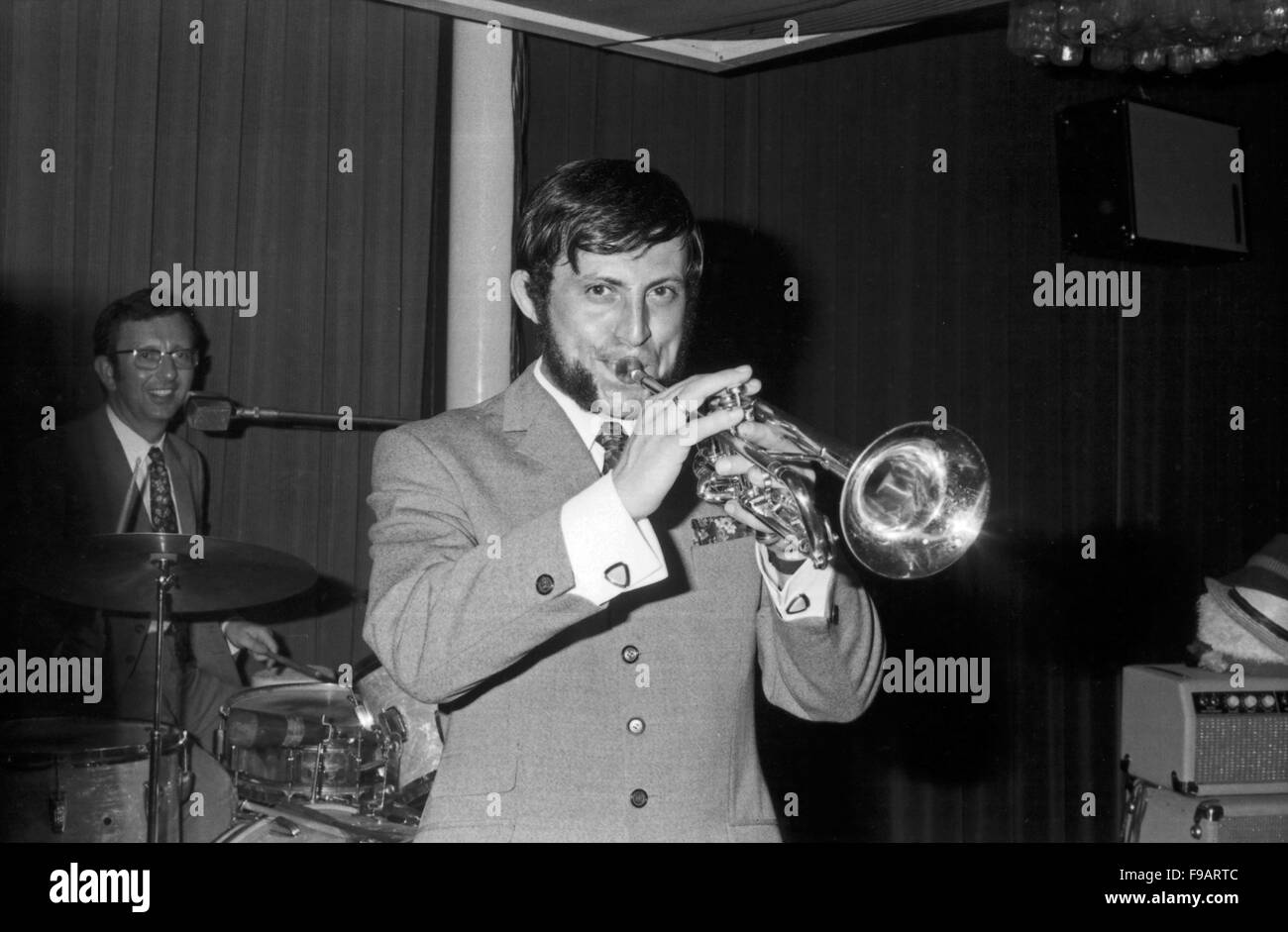 Musiker des Jochen Brauer Sextetts: der Trompeter, Deutschland 1960er Jahre. The trumpeter of ...