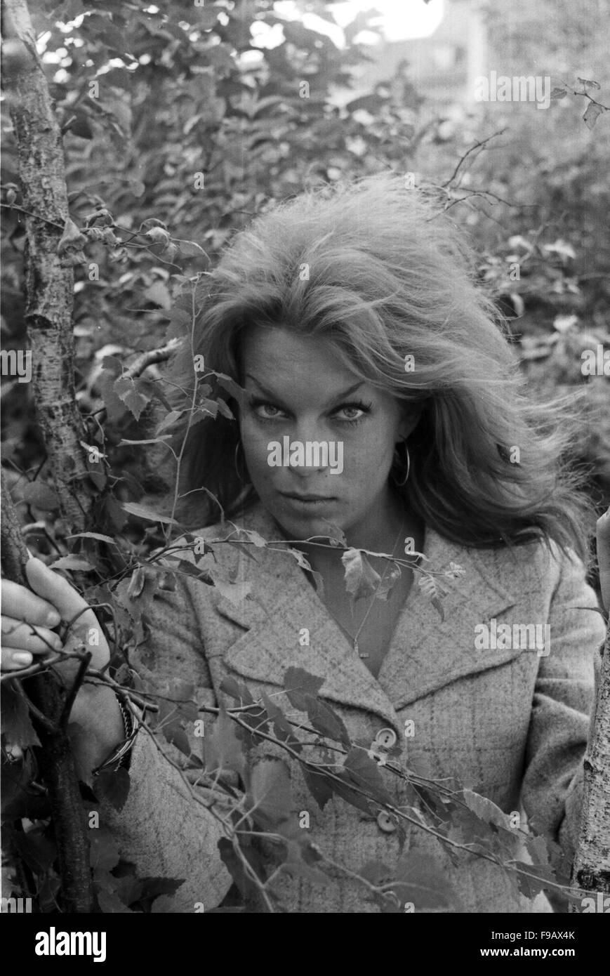 Deutsche Sängerin Germaine Busset, Deutschland 1960er Jahre. German ...