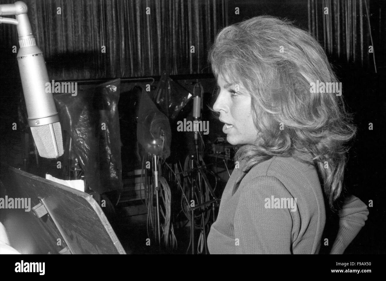 Deutsche Sängerin Germaine Busset, Deutschland 1960er Jahre. German ...