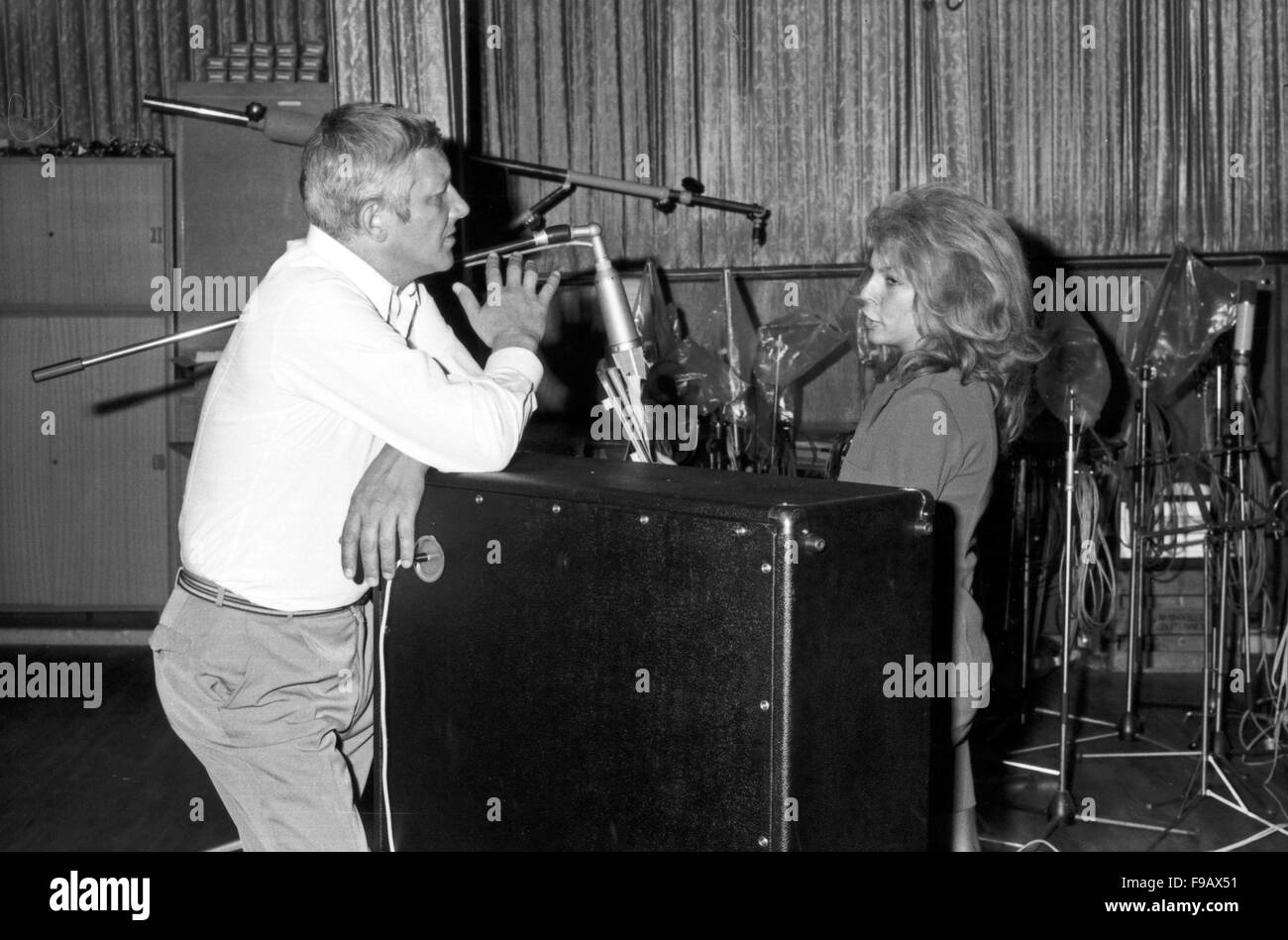 Deutsche Sängerin Germaine Busset, Deutschland 1960er Jahre. German ...