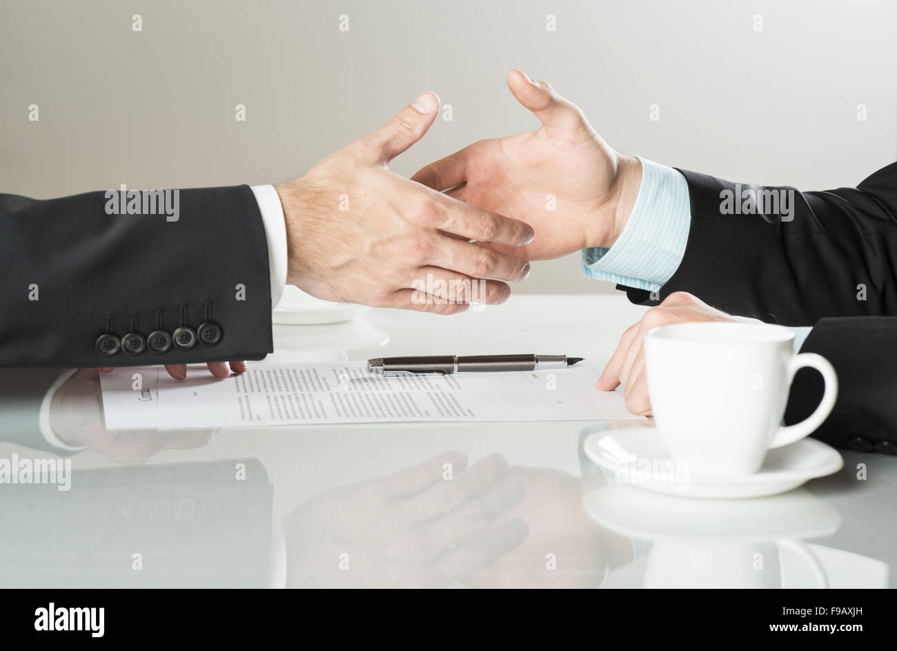Contract signing handshake hi-res stock photography and images - Alamy