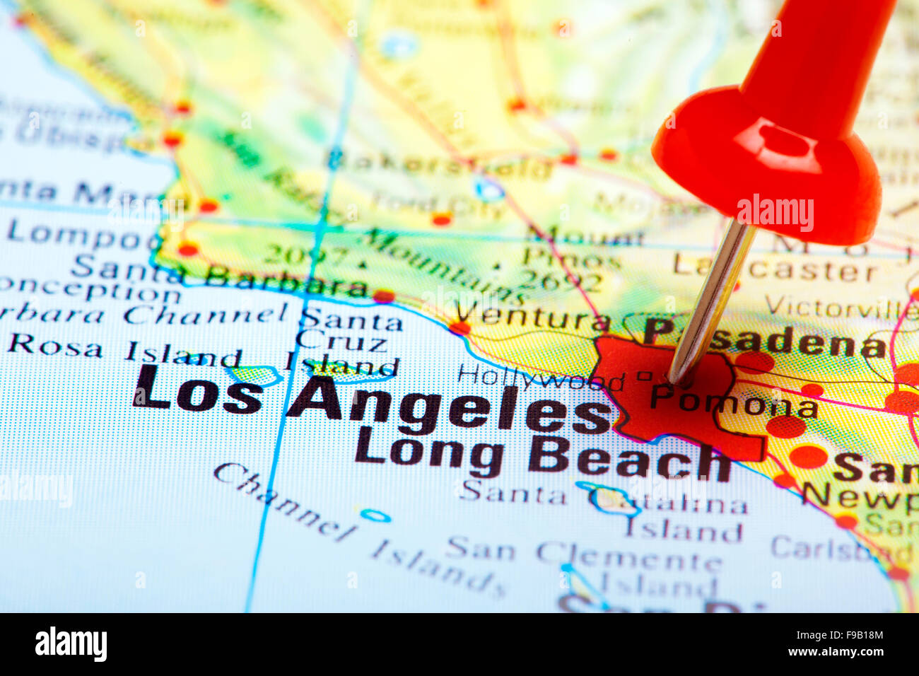 red push pin pointing at Los Angeles, USA Stock Photo - Alamy