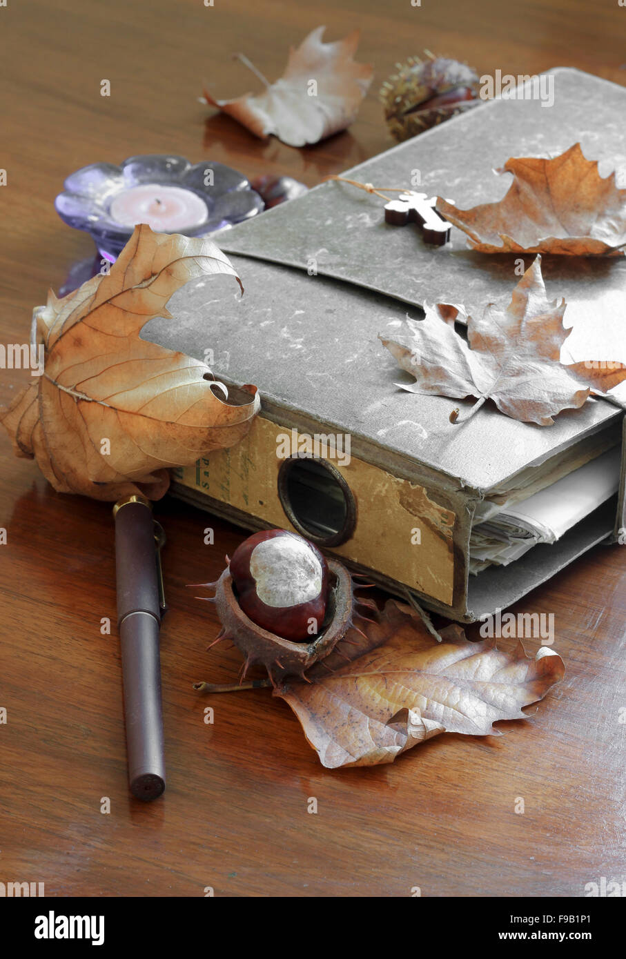 Vintage documents hi-res stock photography and images - Alamy