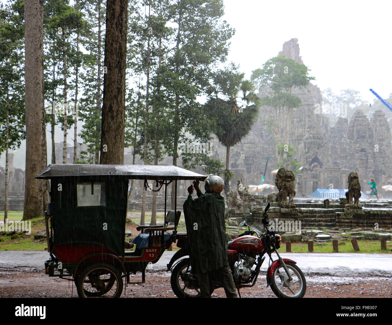 Working in the rain. Cambodia Stock Photo - Alamy