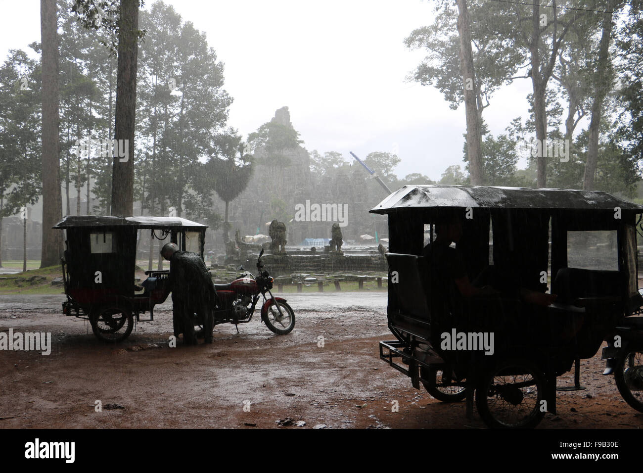 Working in the rain. Cambodia Stock Photo - Alamy
