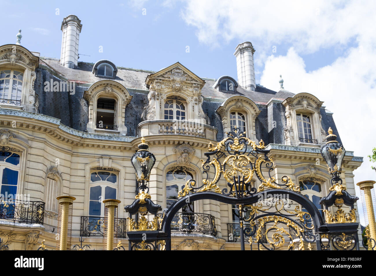 Historic building in Paris France Stock Photo - Alamy