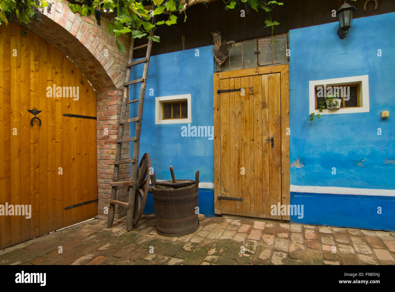 Manor exterior old gate hi-res stock photography and images - Alamy
