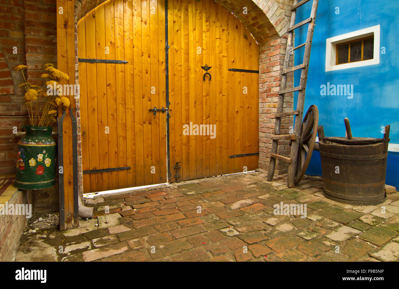 Manor exterior old gate hi-res stock photography and images - Alamy