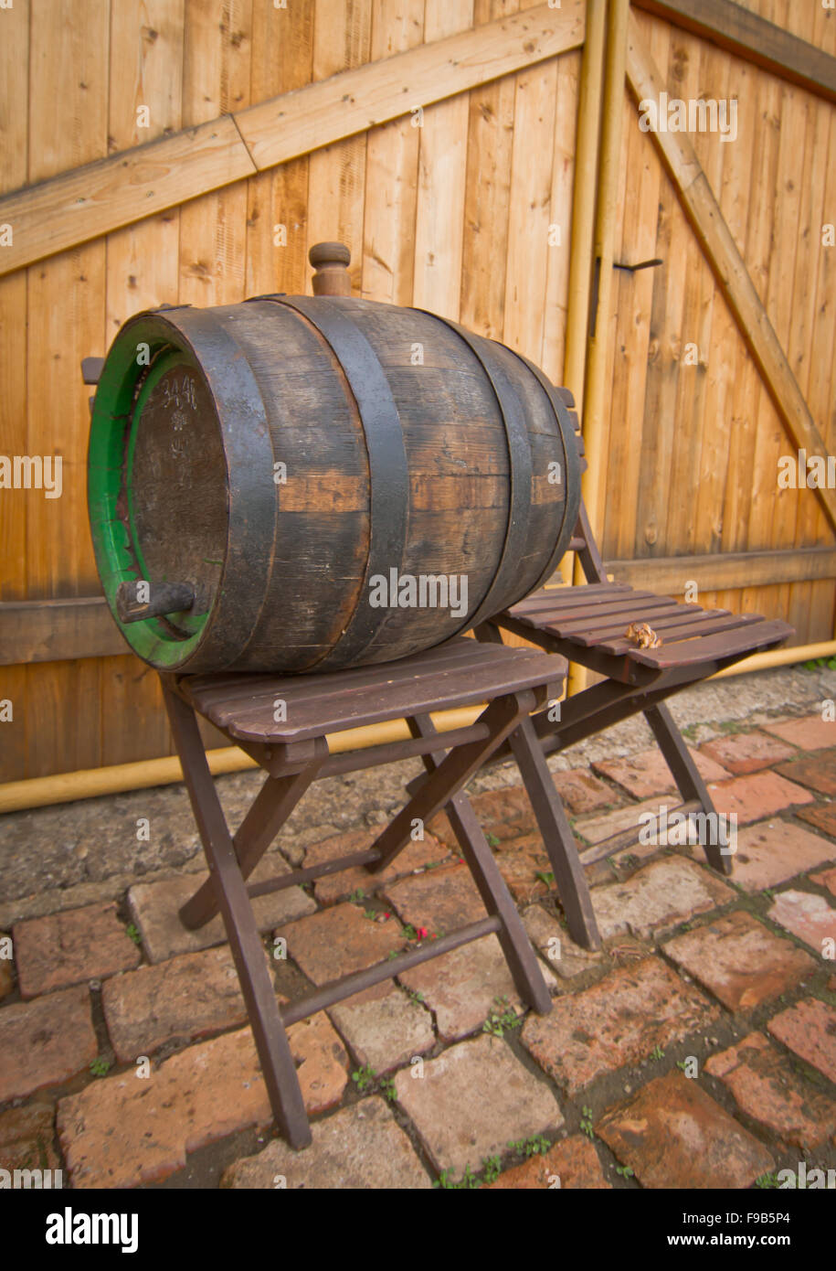 Beer keg old hi-res stock photography and images - Alamy