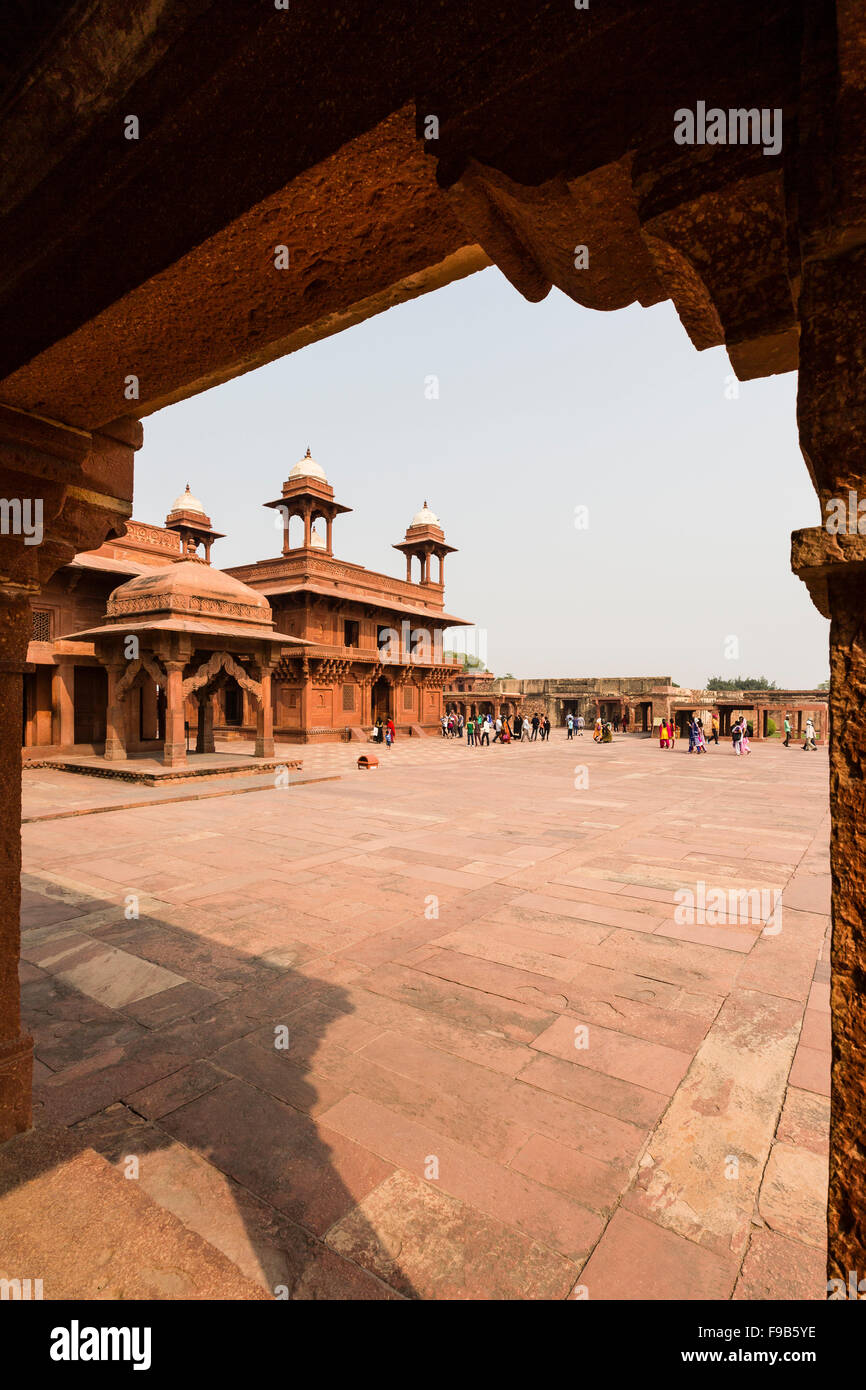 The beautifully preserved red sandstone city of Fatepuhr Sikri in Agra ...