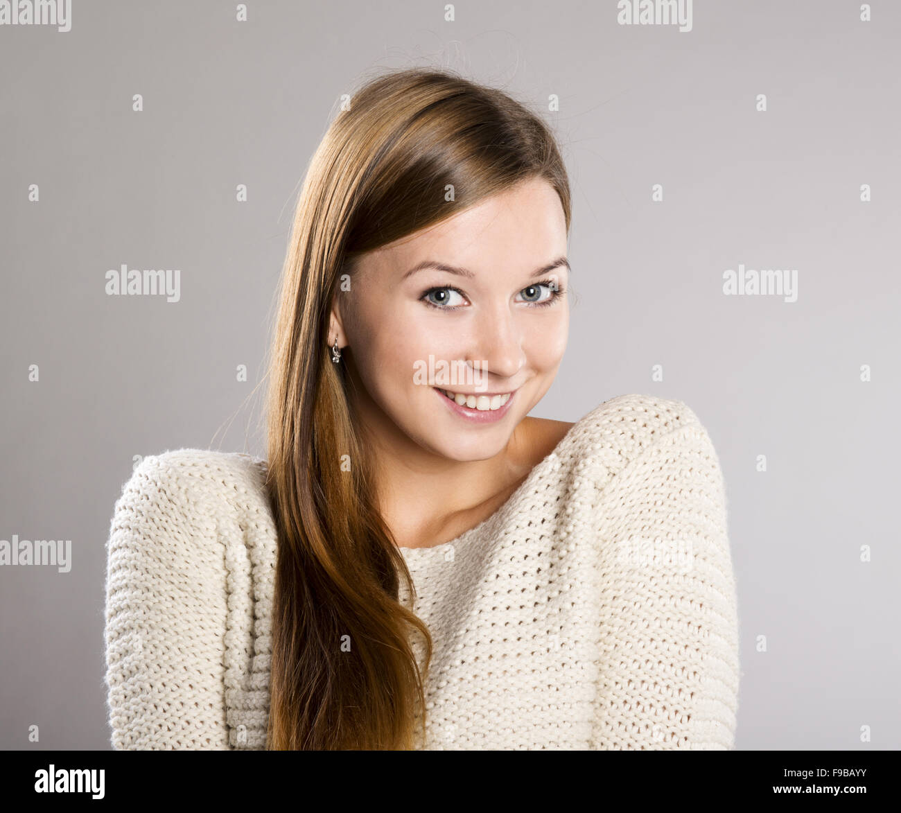 Beautiful woman wearing sweater is posing in studio, winter fashion ...