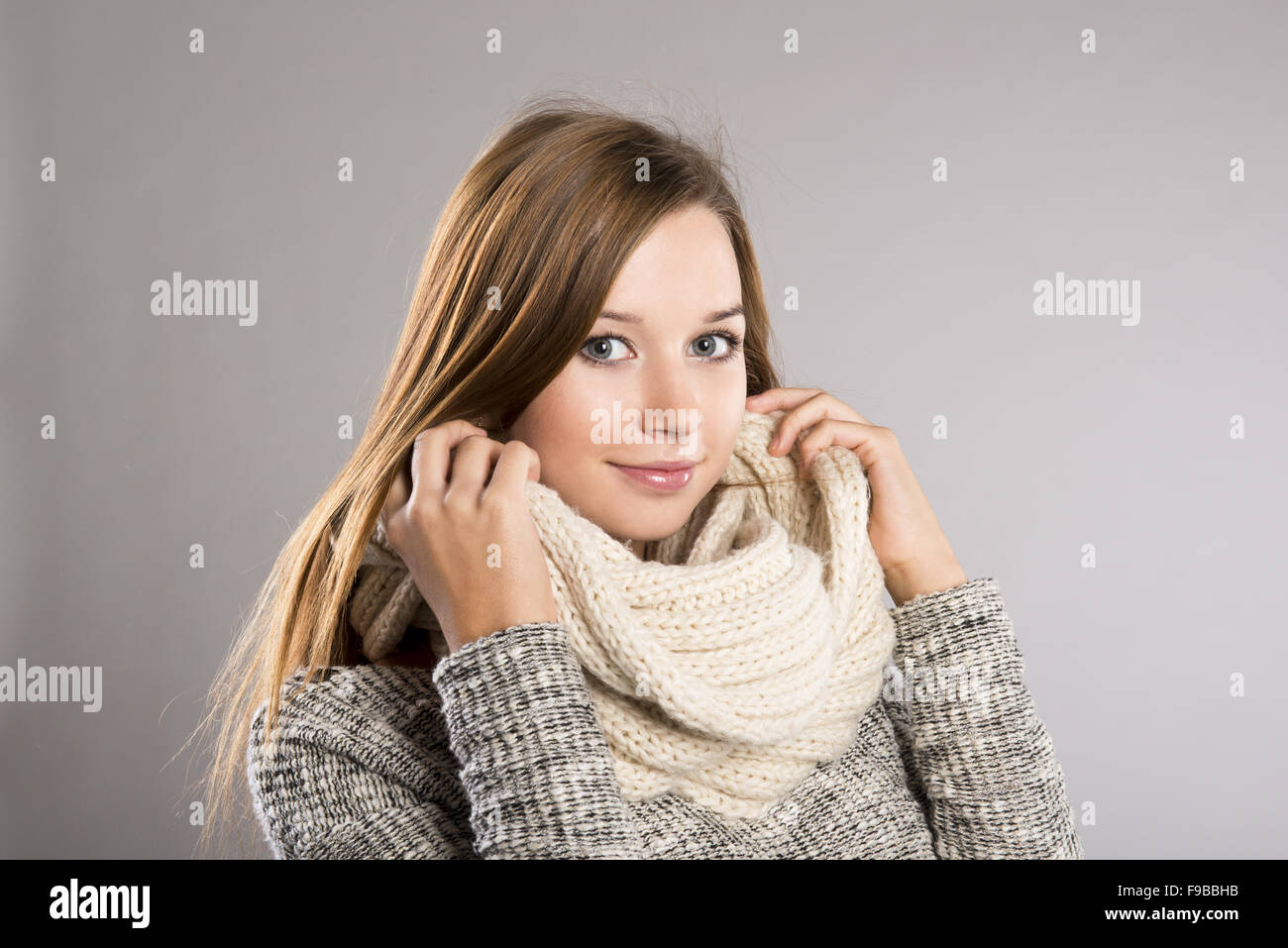 Beautiful woman wearing sweater is posing in studio, winter fashion ...
