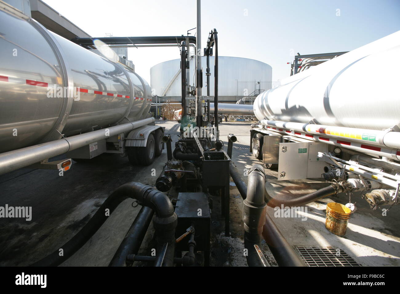 Oil Loading Stock Photos & Oil Loading Stock Images - Alamy