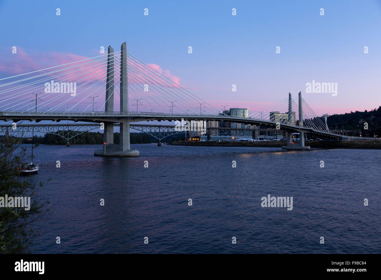 Portland tilikum bridge hi-res stock photography and images - Alamy