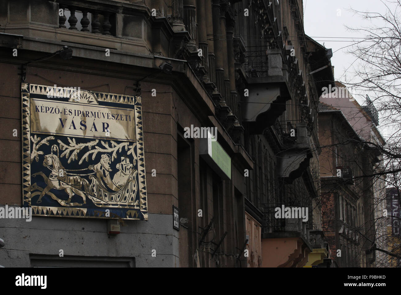 Gold sign hi-res stock photography and images - Alamy