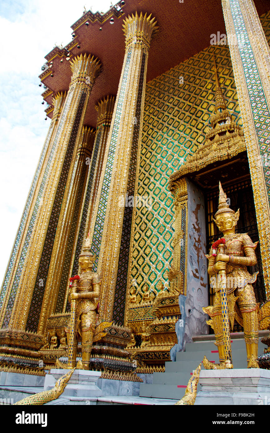 Statue in the Ramayana Stock Photo - Alamy