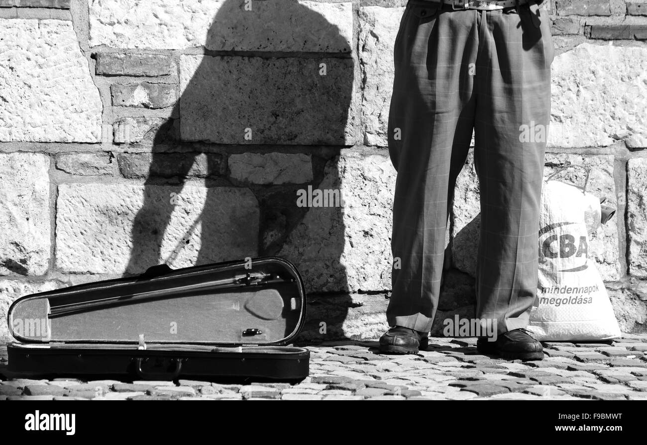 Shadow of man playing violin in budapest Stock Photo - Alamy