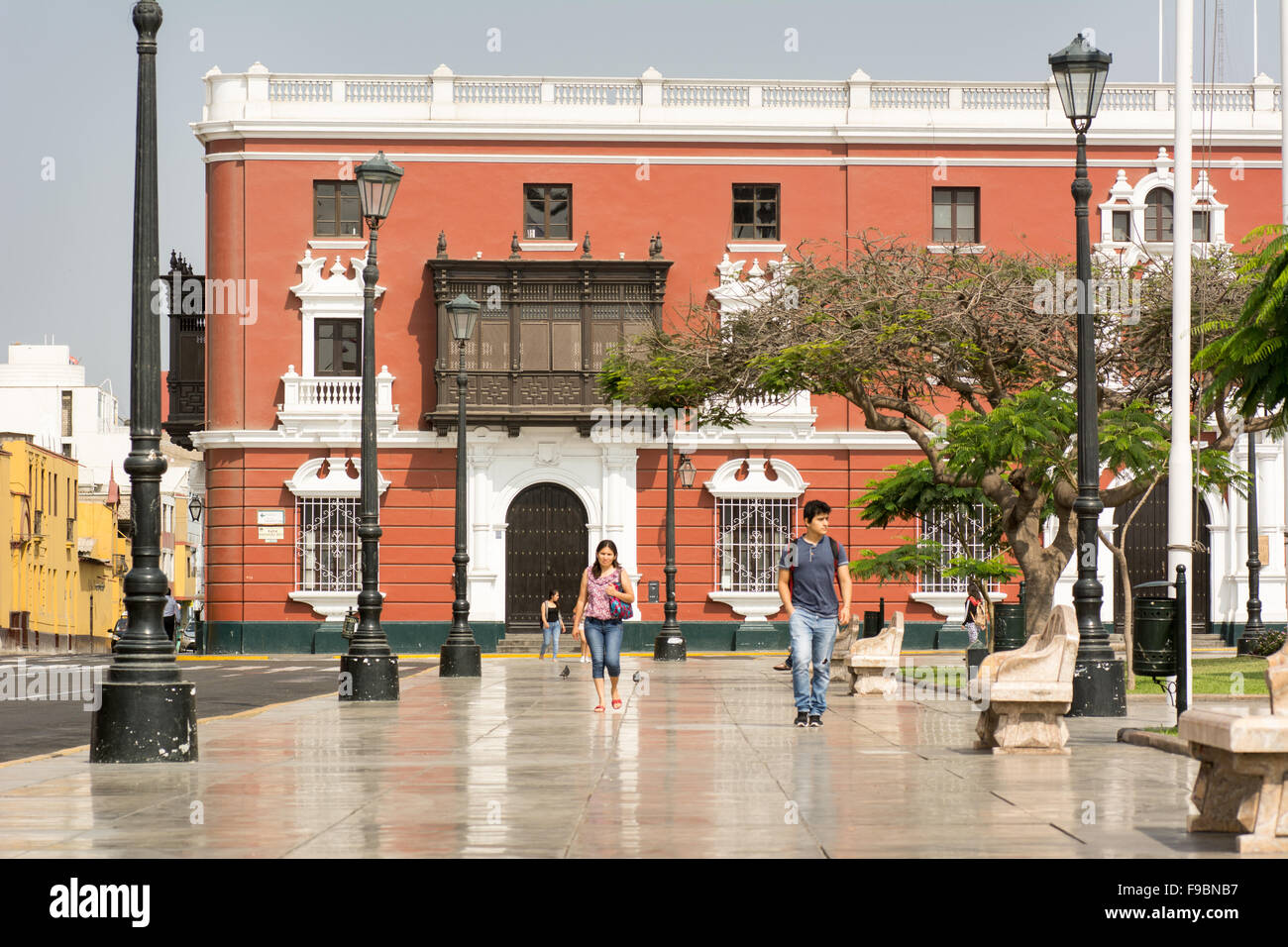 Colonial style building hi-res stock photography and images - Alamy