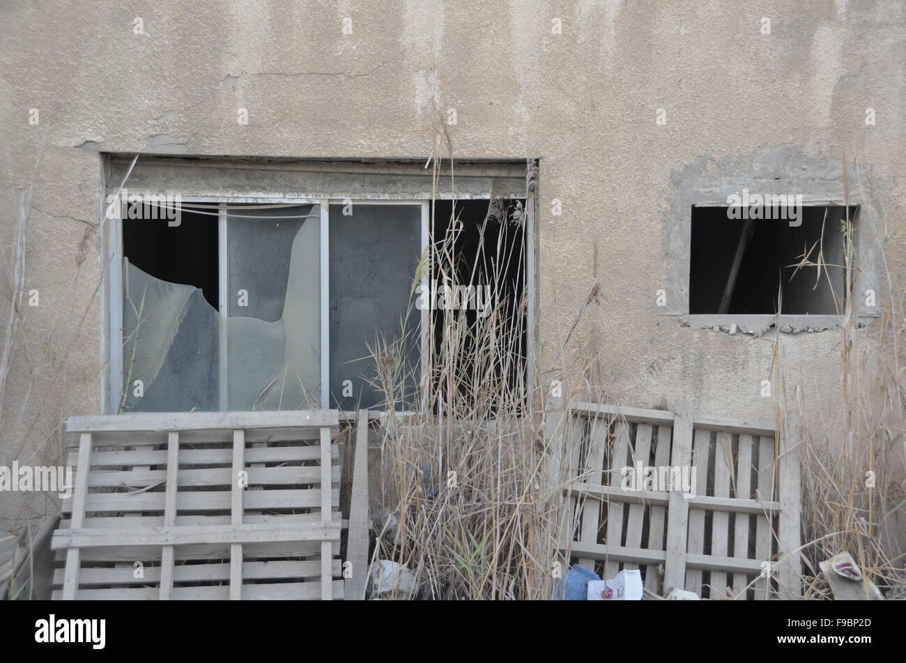 Downtown destroyed hi-res stock photography and images - Alamy