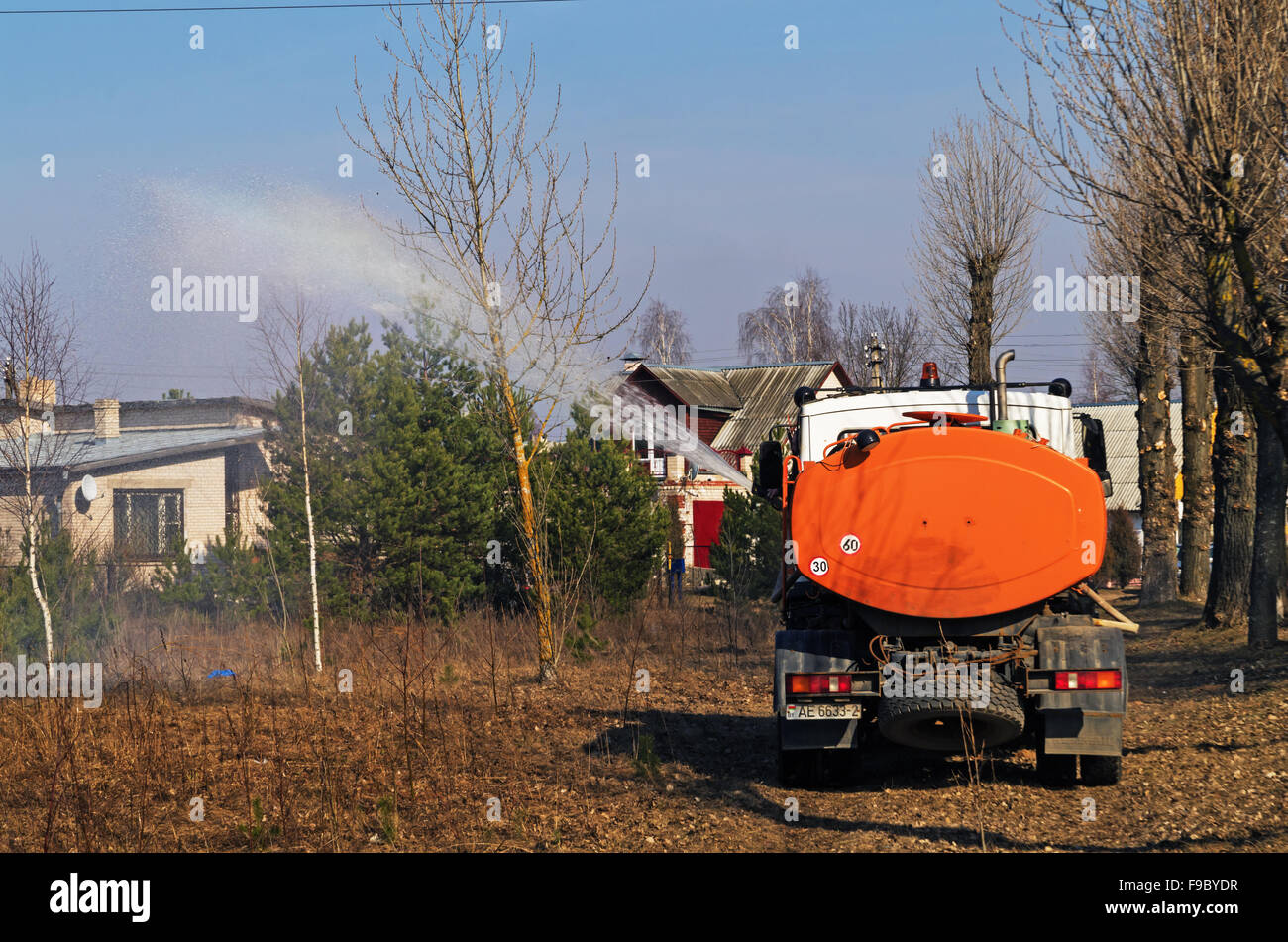 Sprinkler truck street hi-res stock photography and images - Alamy