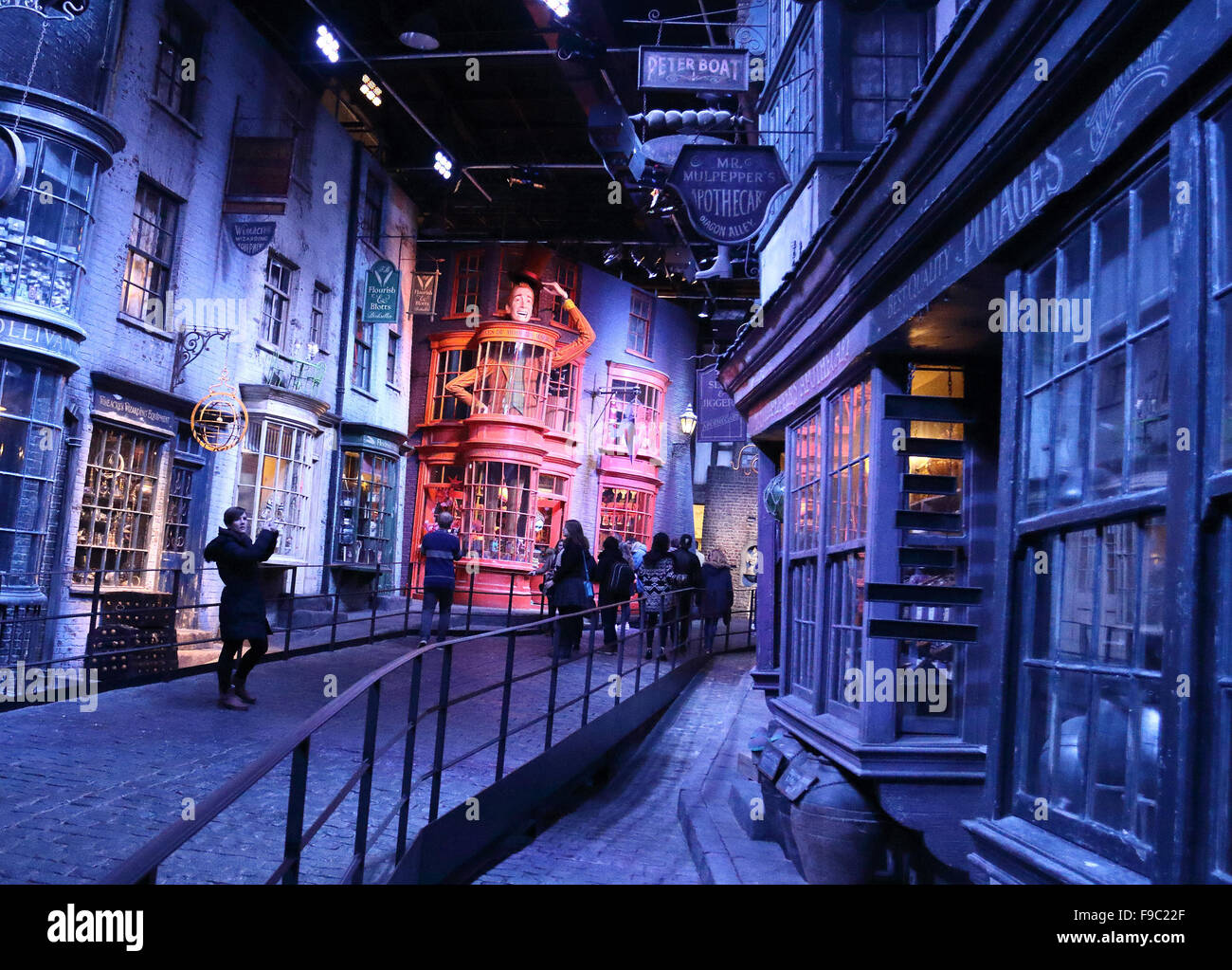 Harry potter diagon alley film set hi-res stock photography and images ...