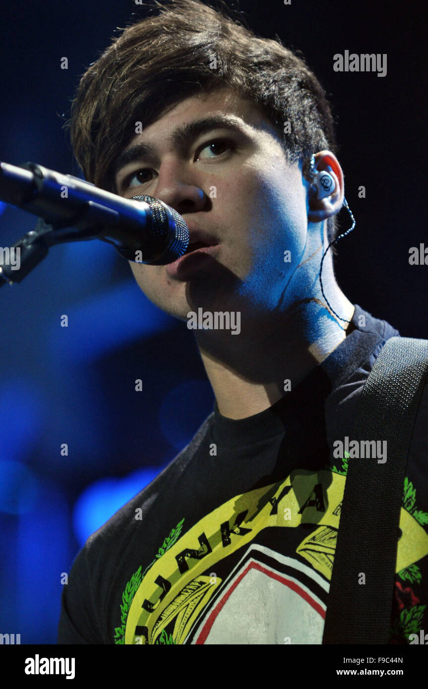 Washington, Dc, USA. 14th Dec, 2015. CALUM HOOD of the band 5 Seconds ...