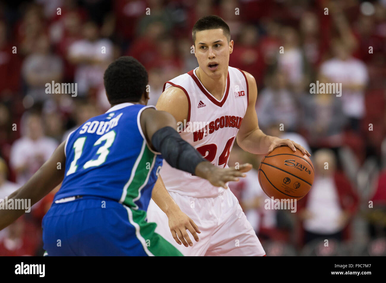 Madison, WI, USA. 15th Dec, 2015. Wisconsin Badgers guard Bronson ...
