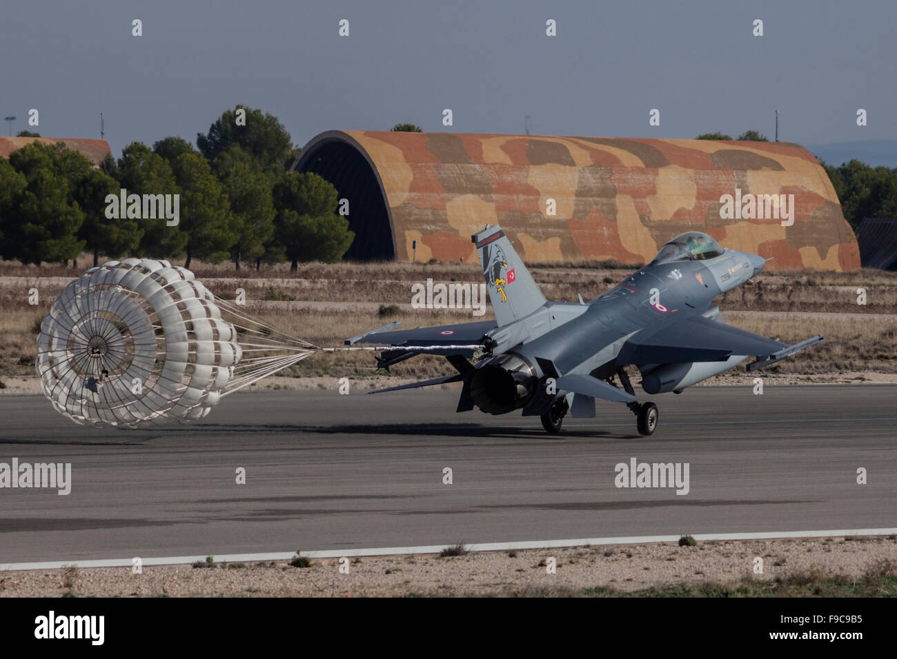 Drag parachute hi-res stock photography and images - Alamy