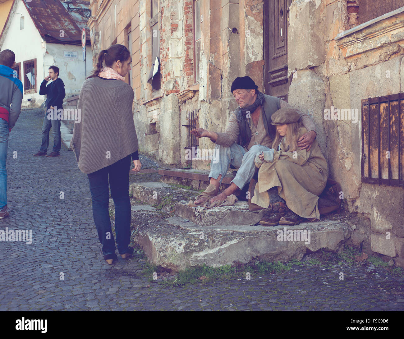 homeless man in the street Stock Photo - Alamy