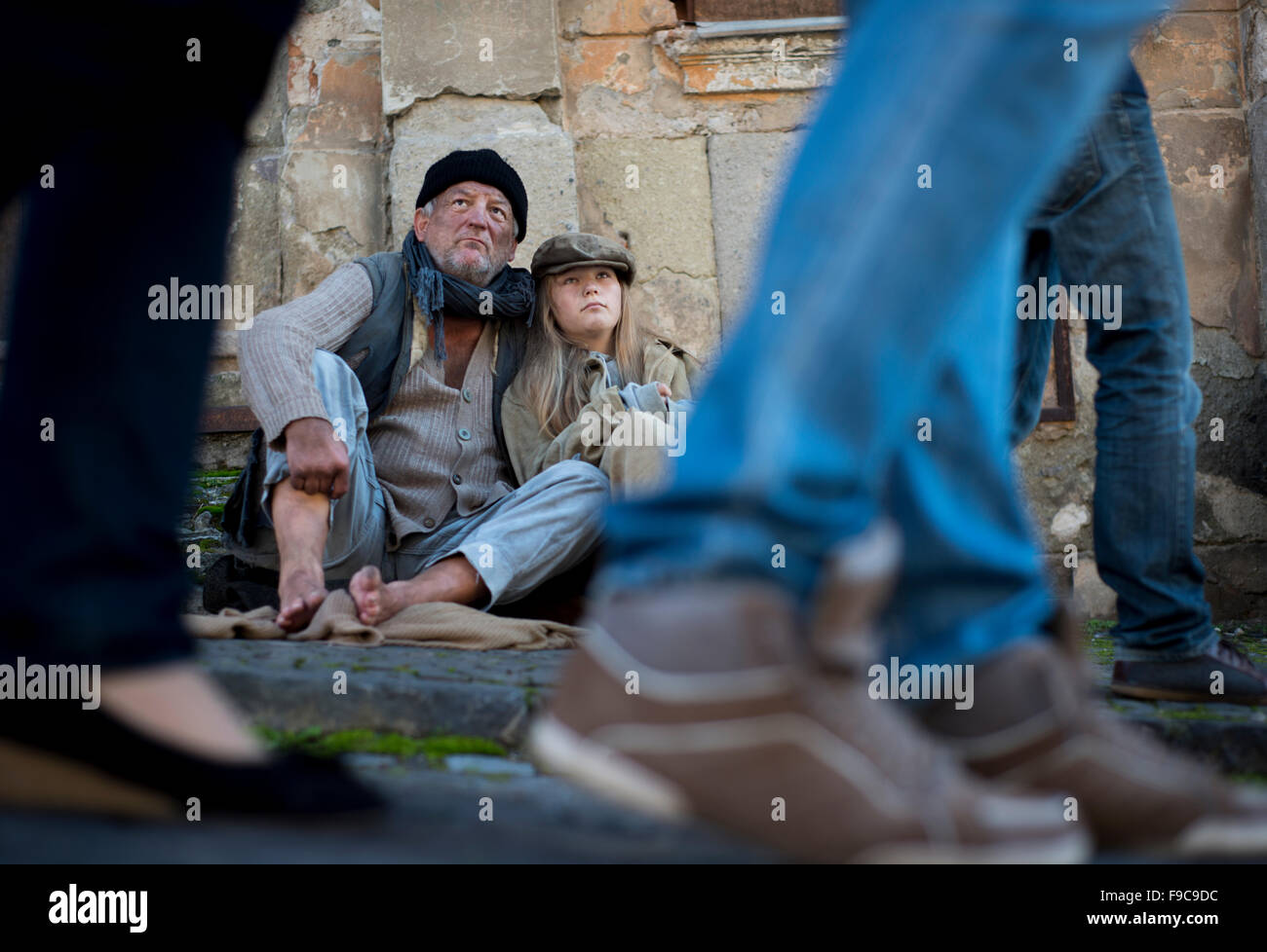 Homeless family hi-res stock photography and images - Alamy