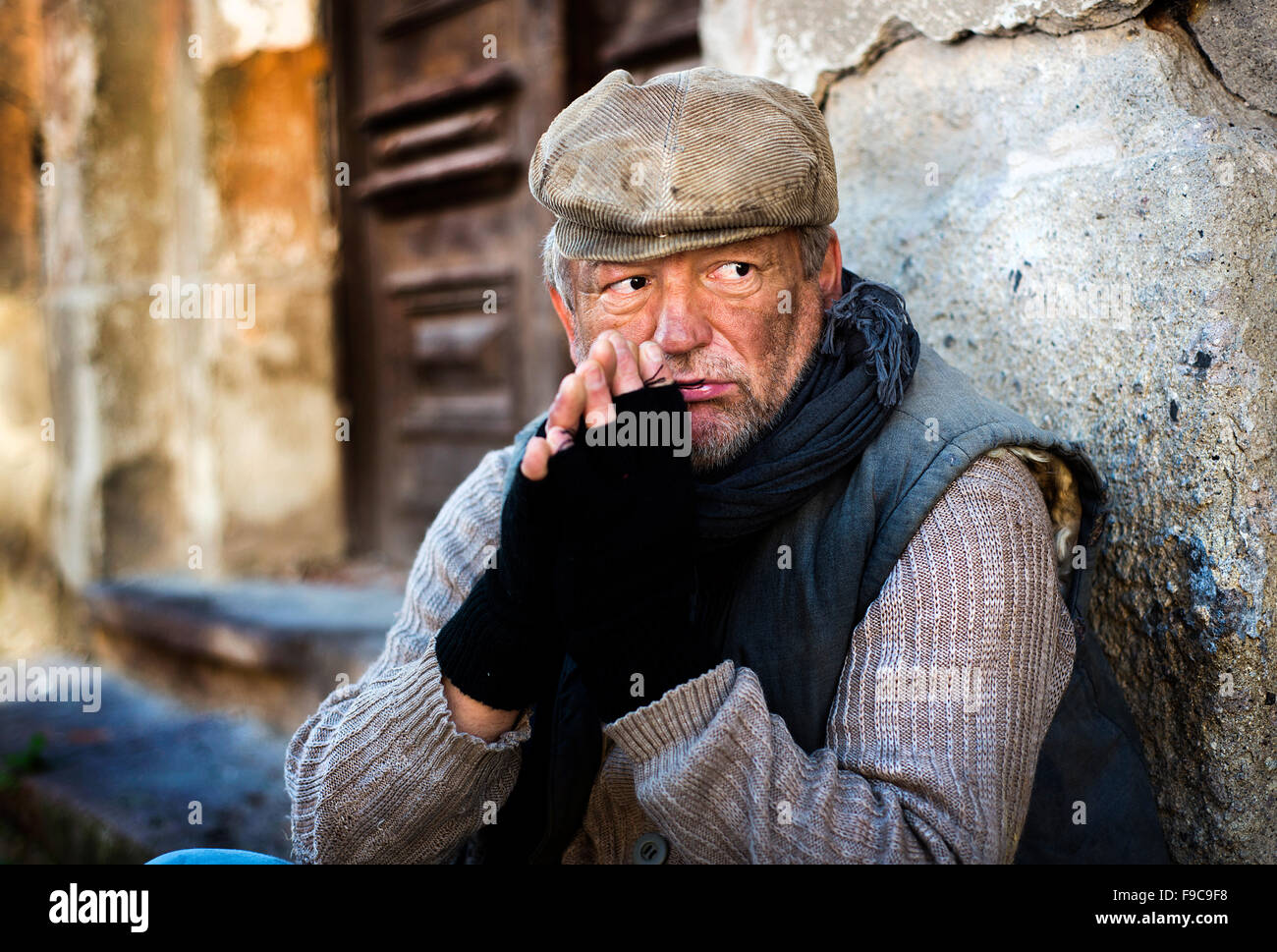 homeless man in the street Stock Photo - Alamy