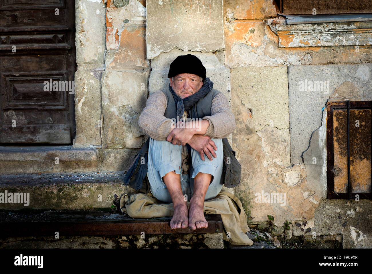 homeless man in the street Stock Photo - Alamy